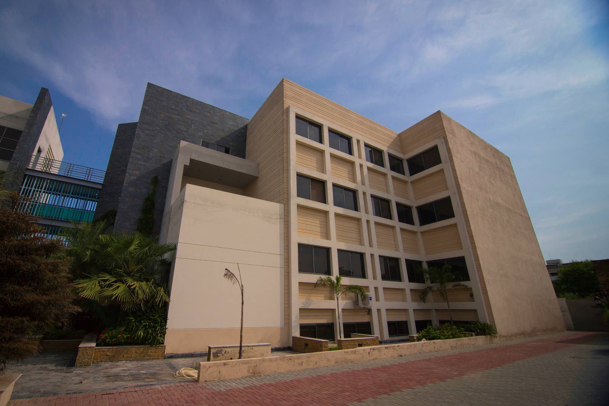 About Us – Mukabbir College