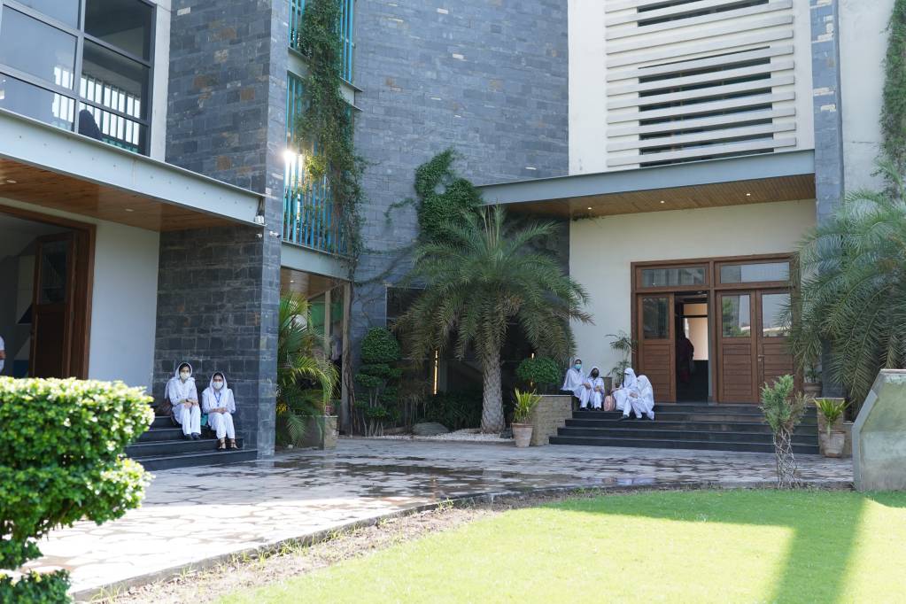 Home - Mukabbir College Gujrat