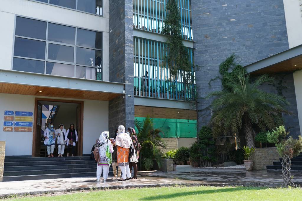 Home - Mukabbir College Gujrat